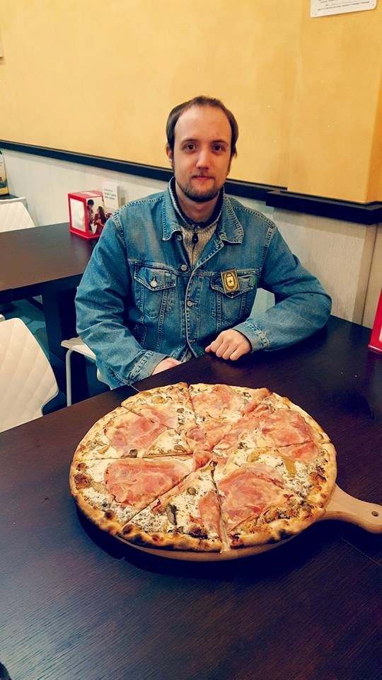 ZEB89 IDOLO - Nella pizzeria "Officina Della Pizza" di Arezzo è ...